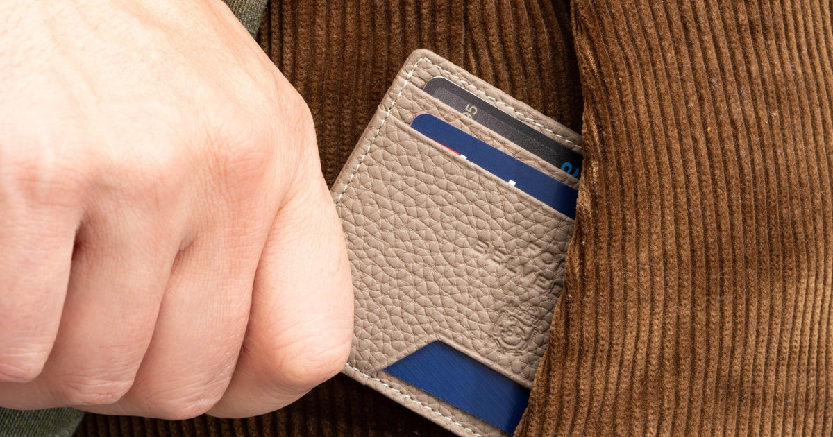 Slim Card Carrier Wallets – Gentleman's Gazette