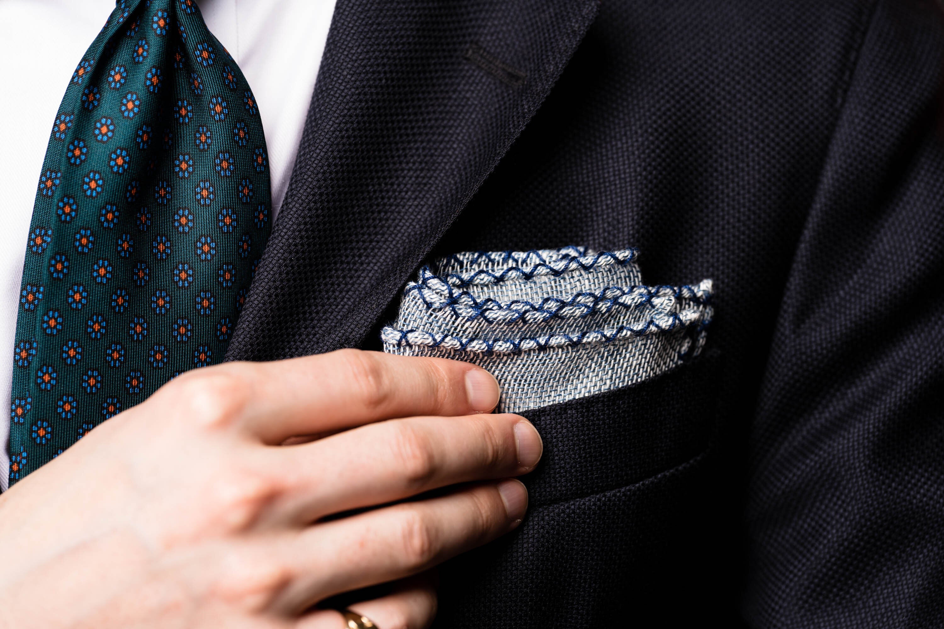 Luxurious Linen Pocket Squares – Gentleman's Gazette