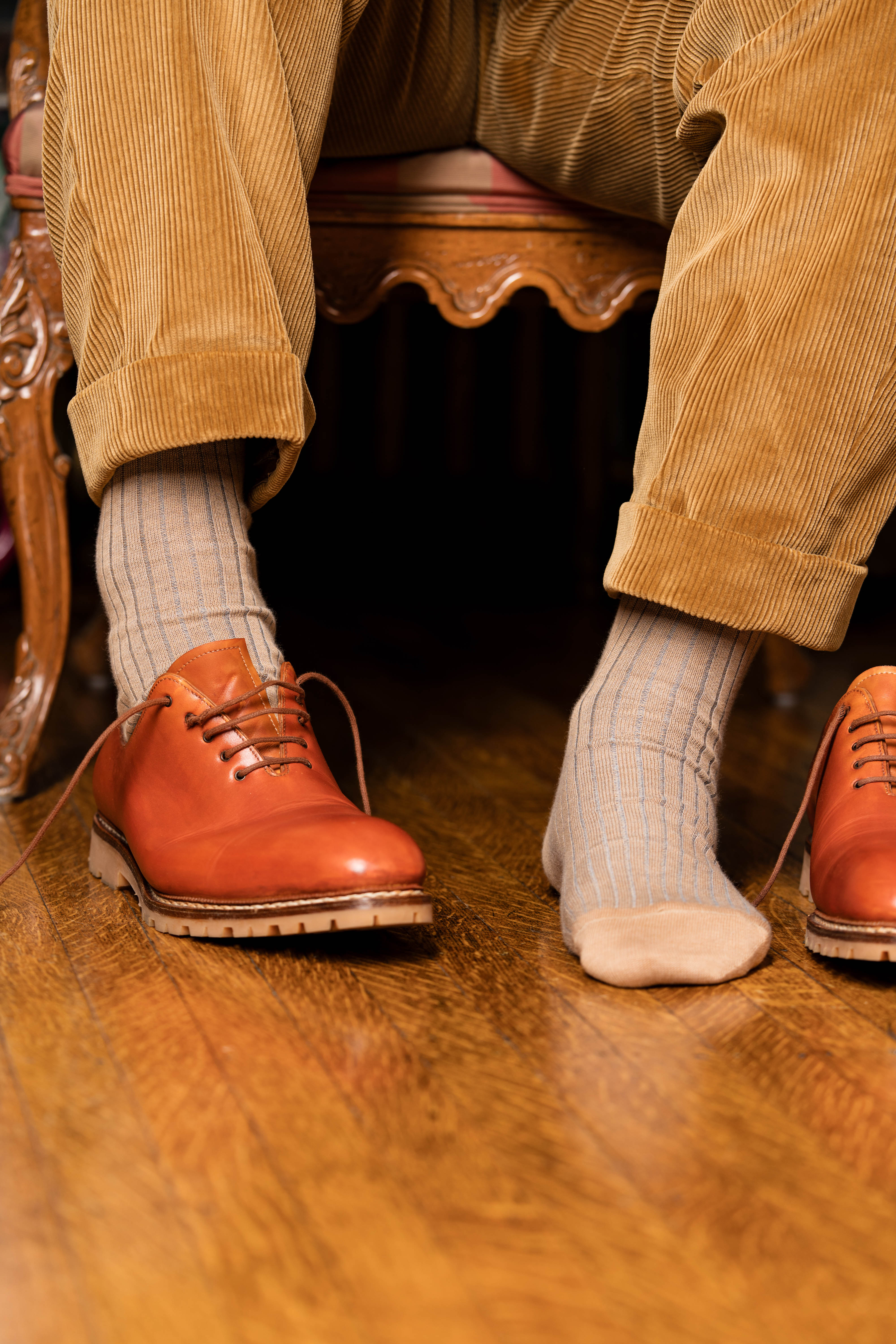 Gray & Red Shadow Stripe Midweight Cotton Socks – Gentleman's Gazette