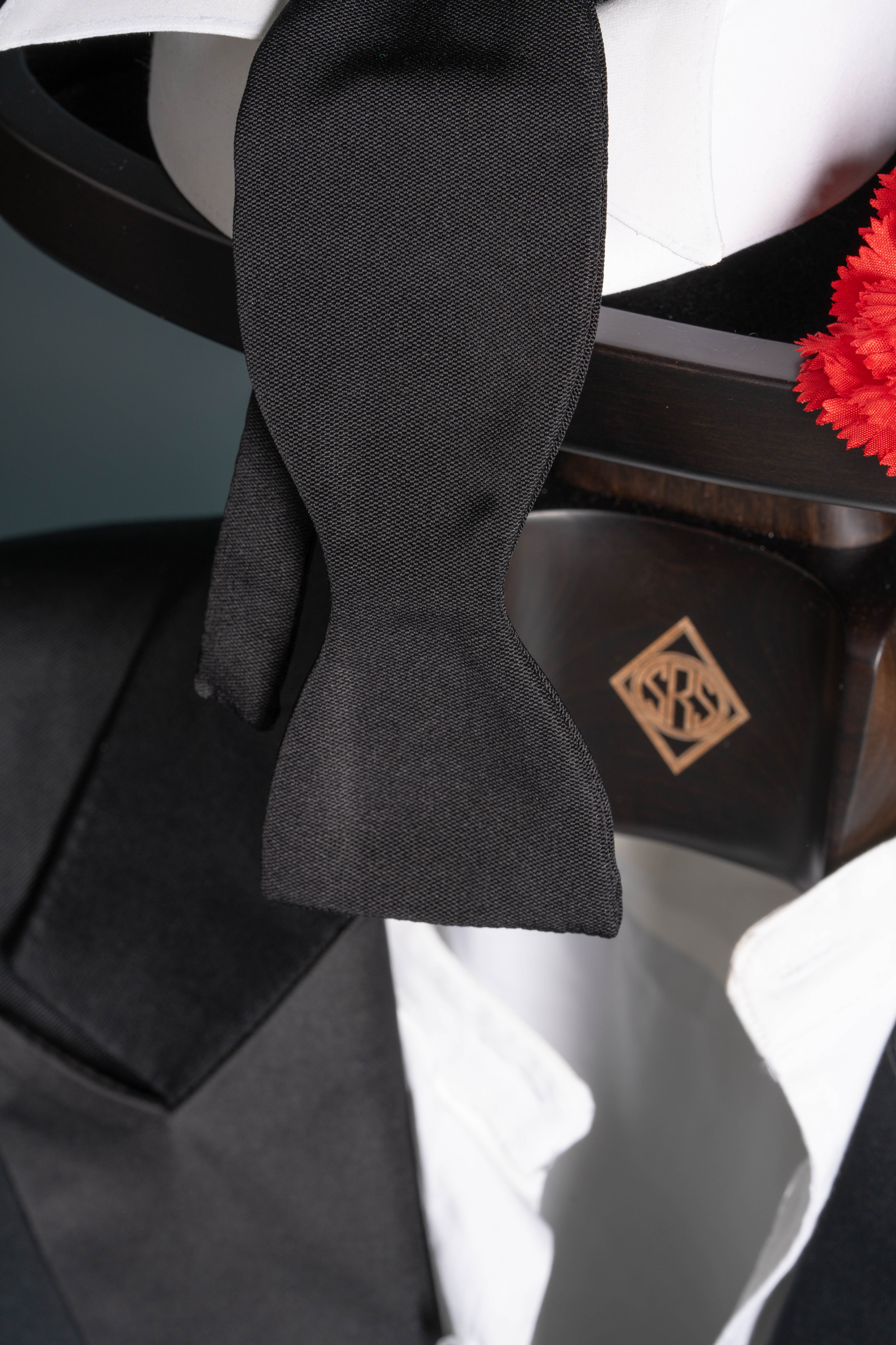 Black Single End Silk Barathea Bow Tie – Gentleman's Gazette