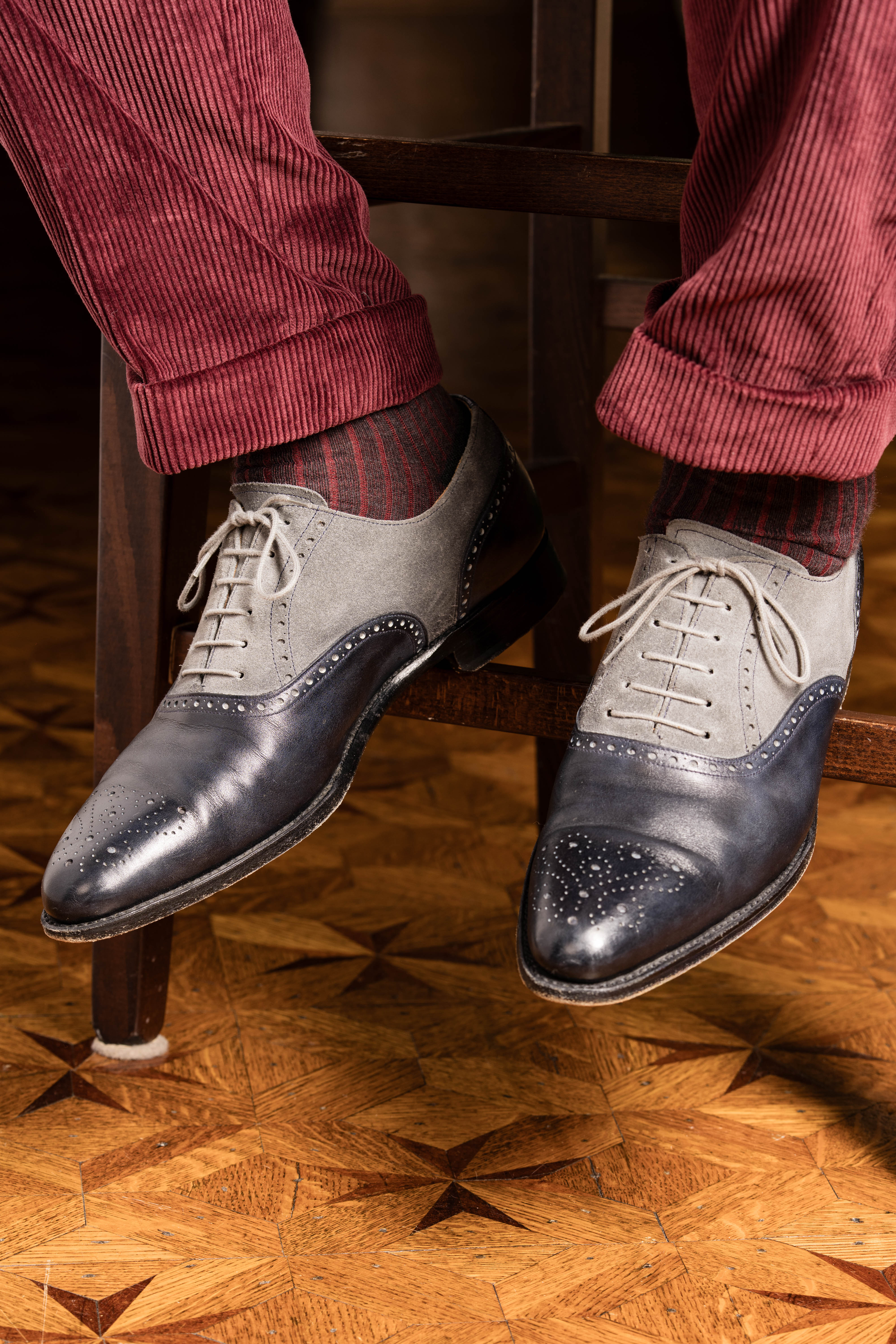 Gray & Red Shadow Stripe Midweight Cotton Socks – Gentleman's Gazette