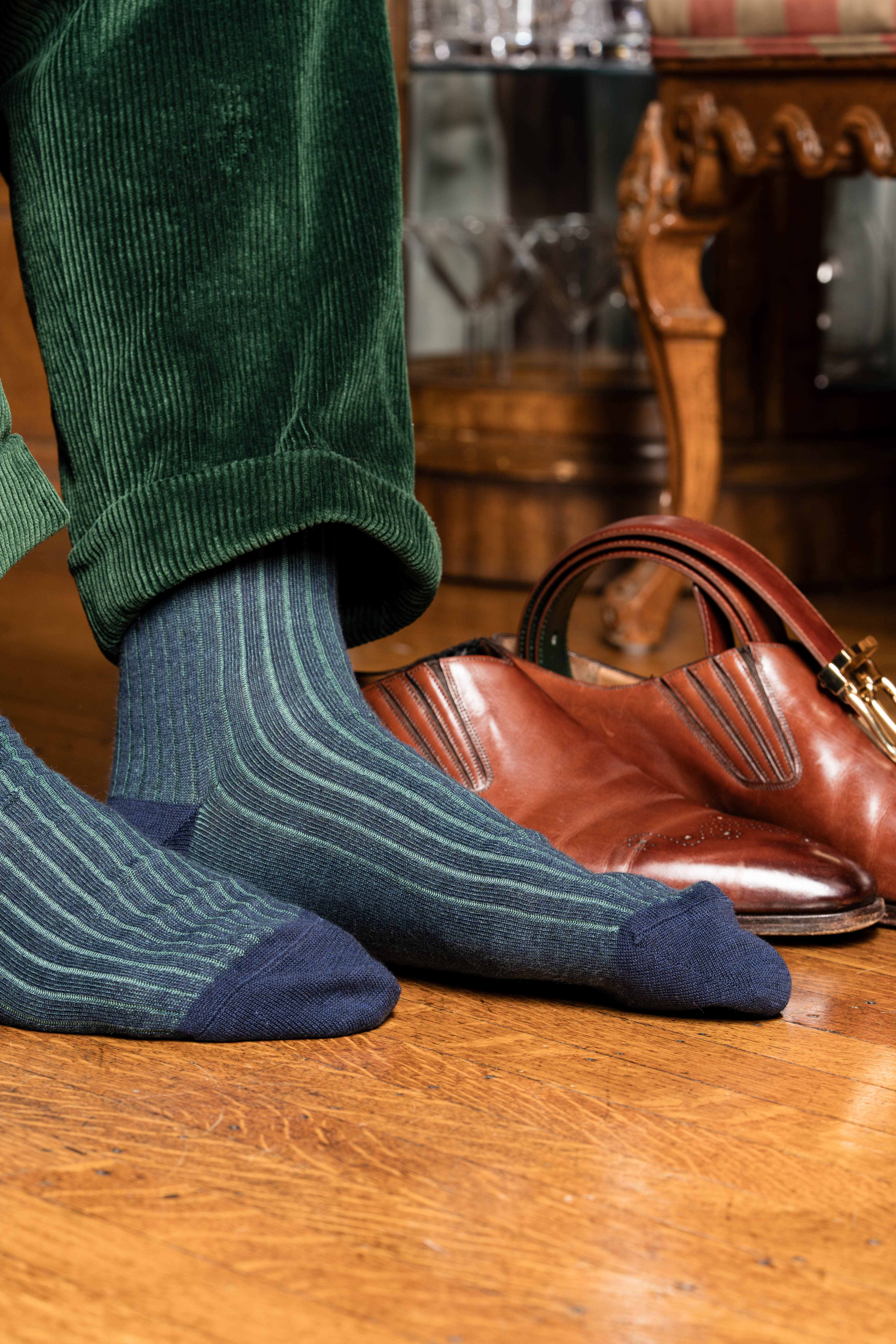 Navy & Green Shadow Stripe Midweight Cotton Socks – Gentleman's Gazette