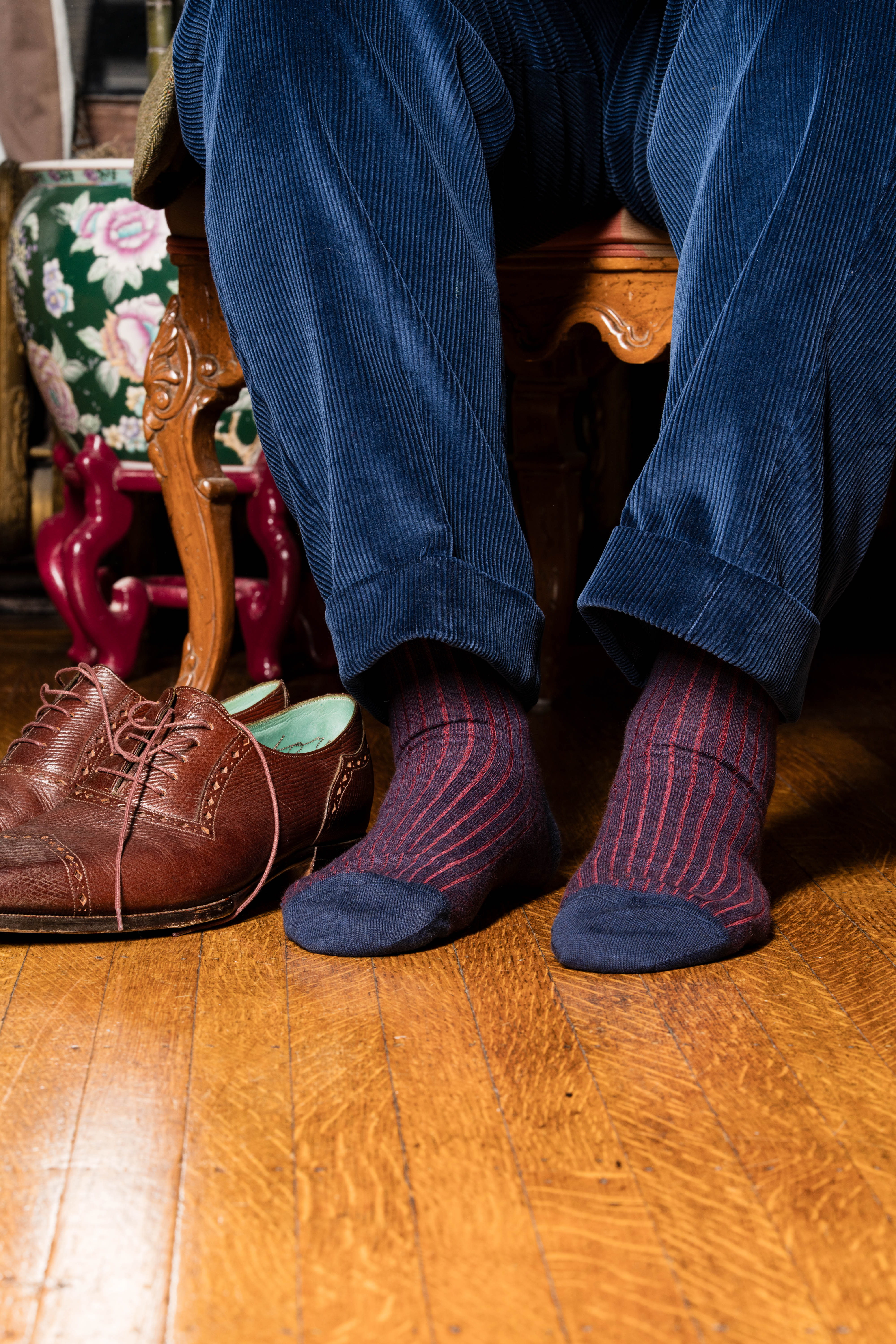 Navy & Red Shadow Stripe Midweight Cotton Socks – Gentleman's Gazette