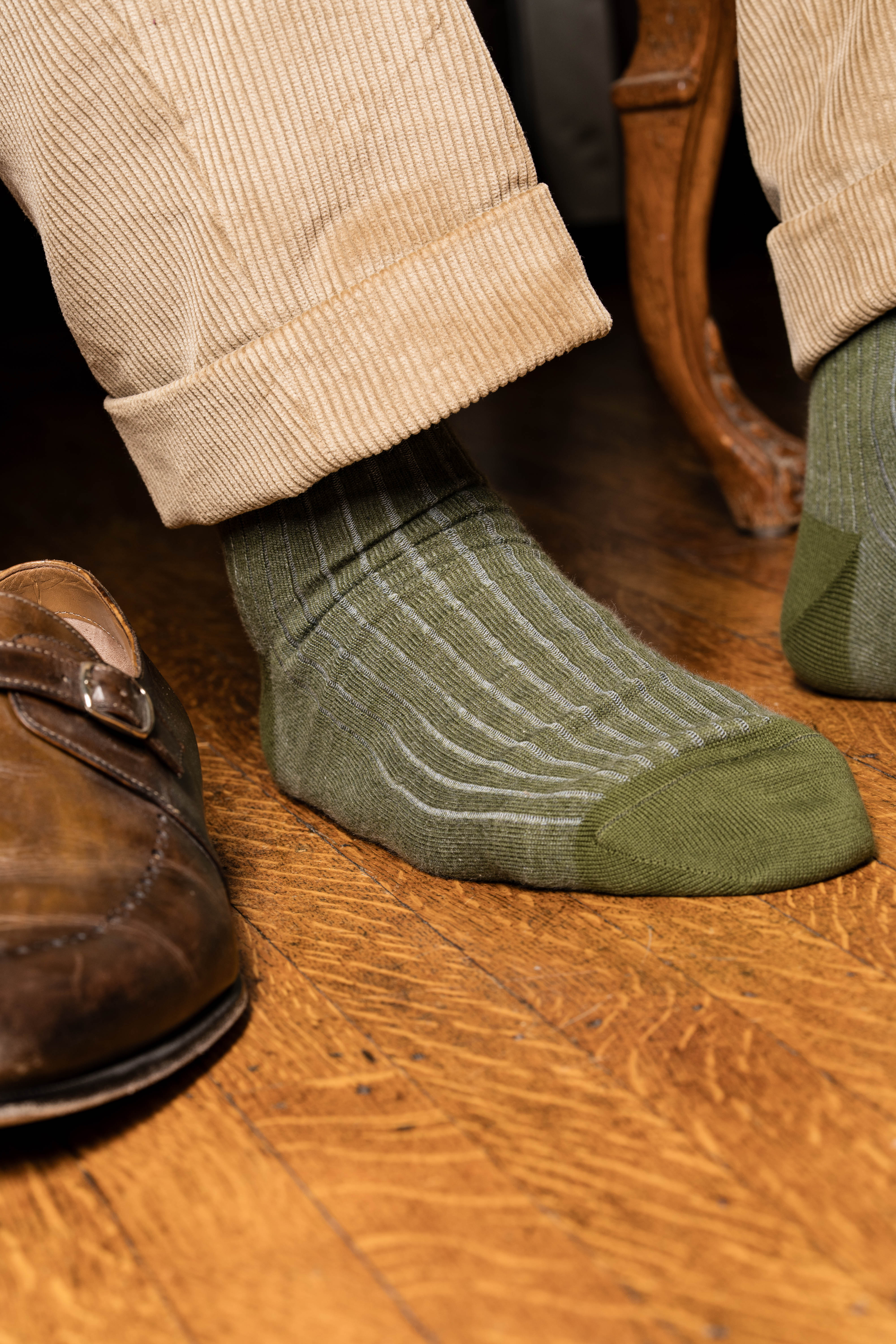 Gray & Light Gray Shadow Stripe Midweight Cotton Socks – Gentleman's ...