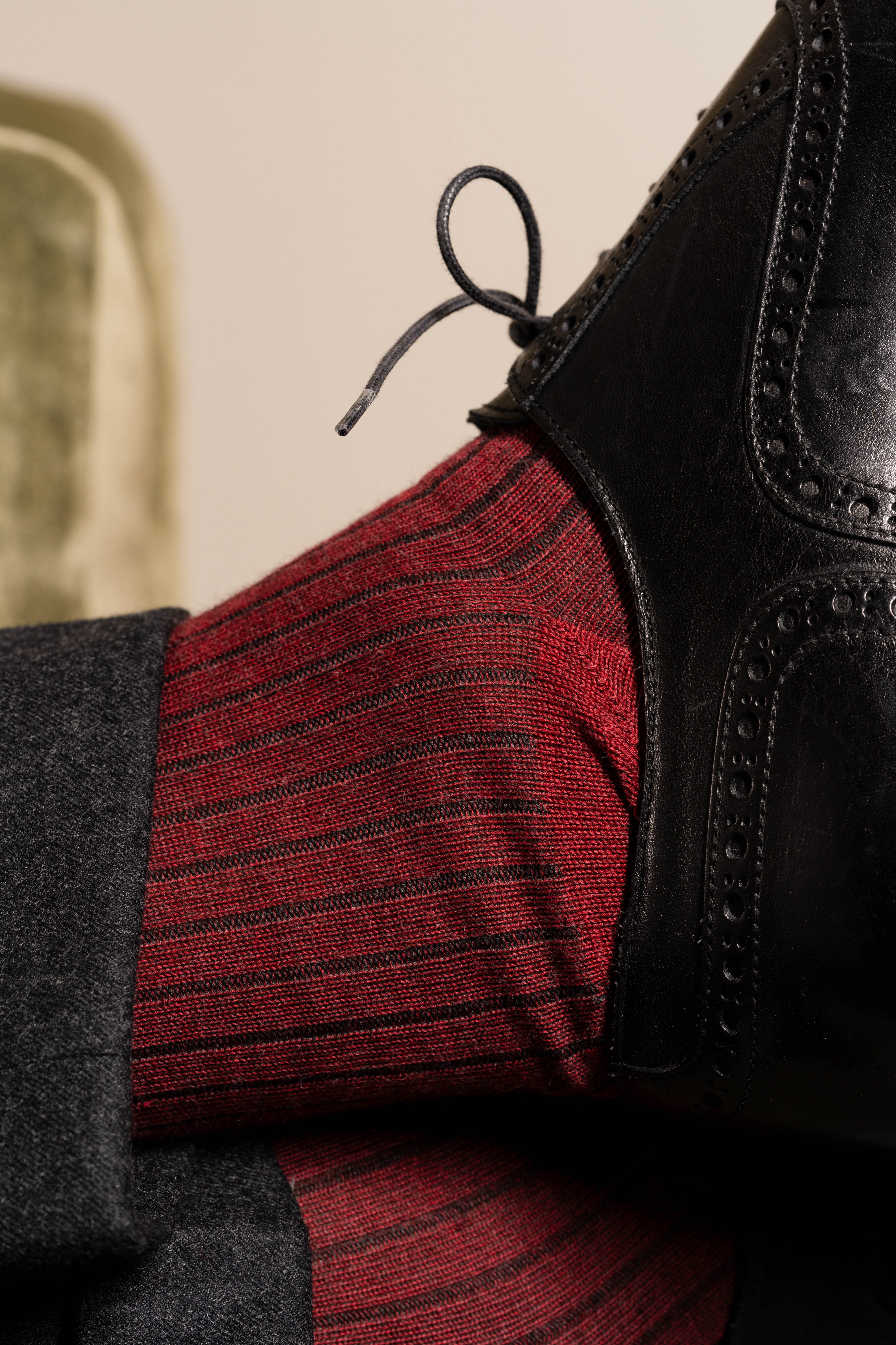 Red & Gray Shadow Stripe Midweight Cotton Socks – Gentleman's Gazette