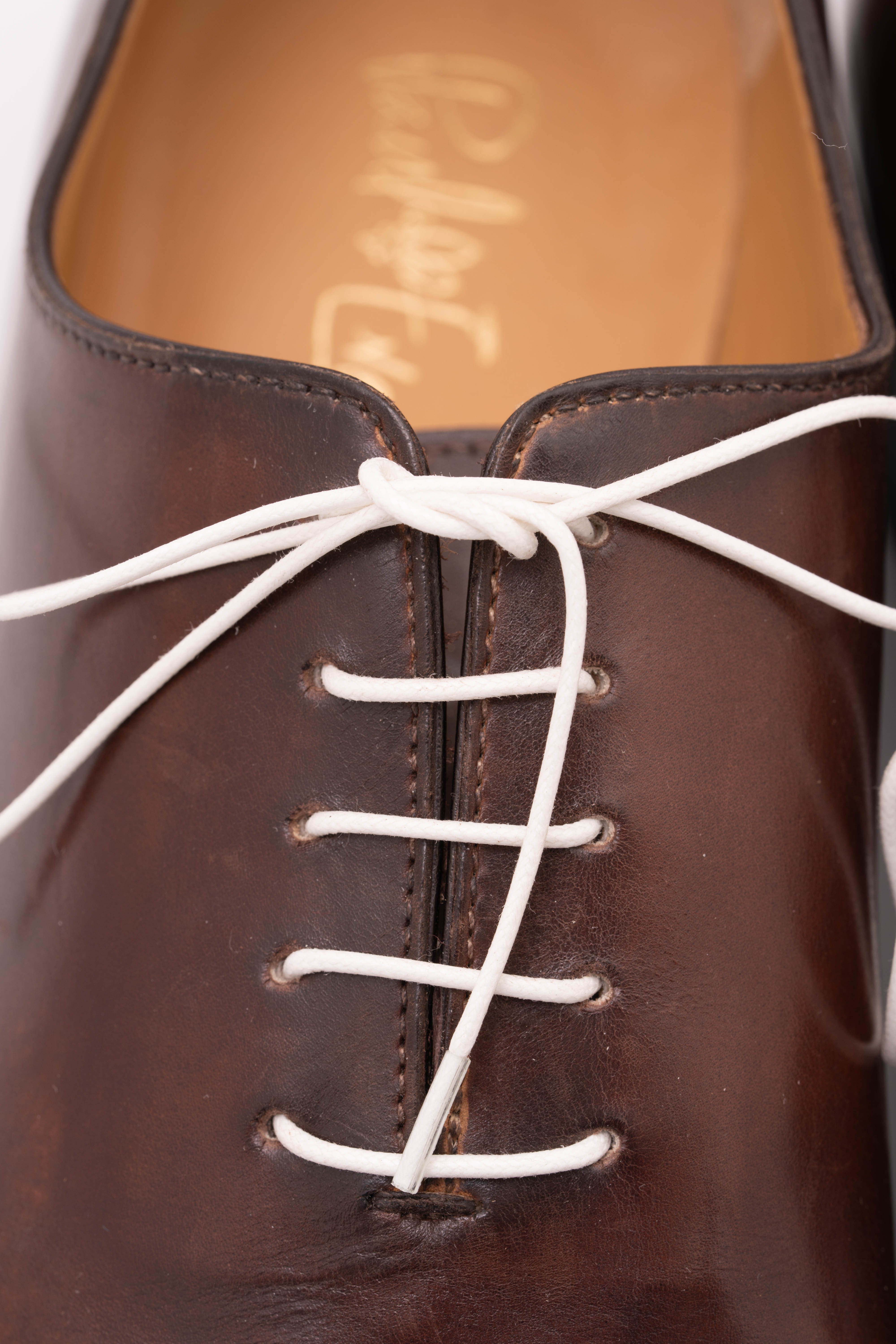 Round White Waxed Cotton Shoelaces – Gentleman's Gazette