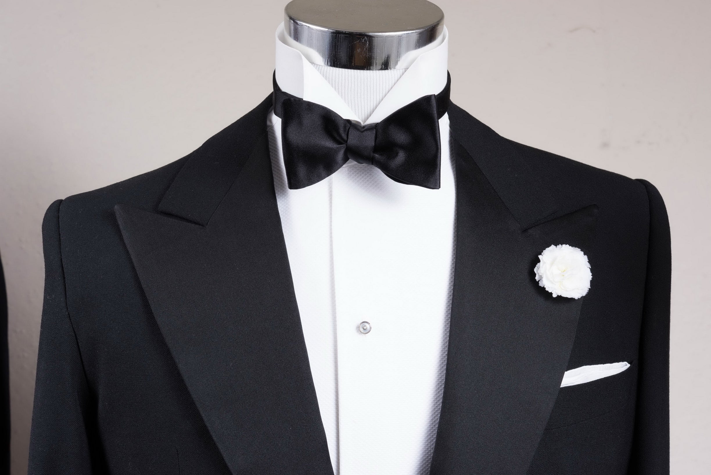Single End Bow Tie in Black Silk Satin - Fort Belvedere – Gentleman's ...