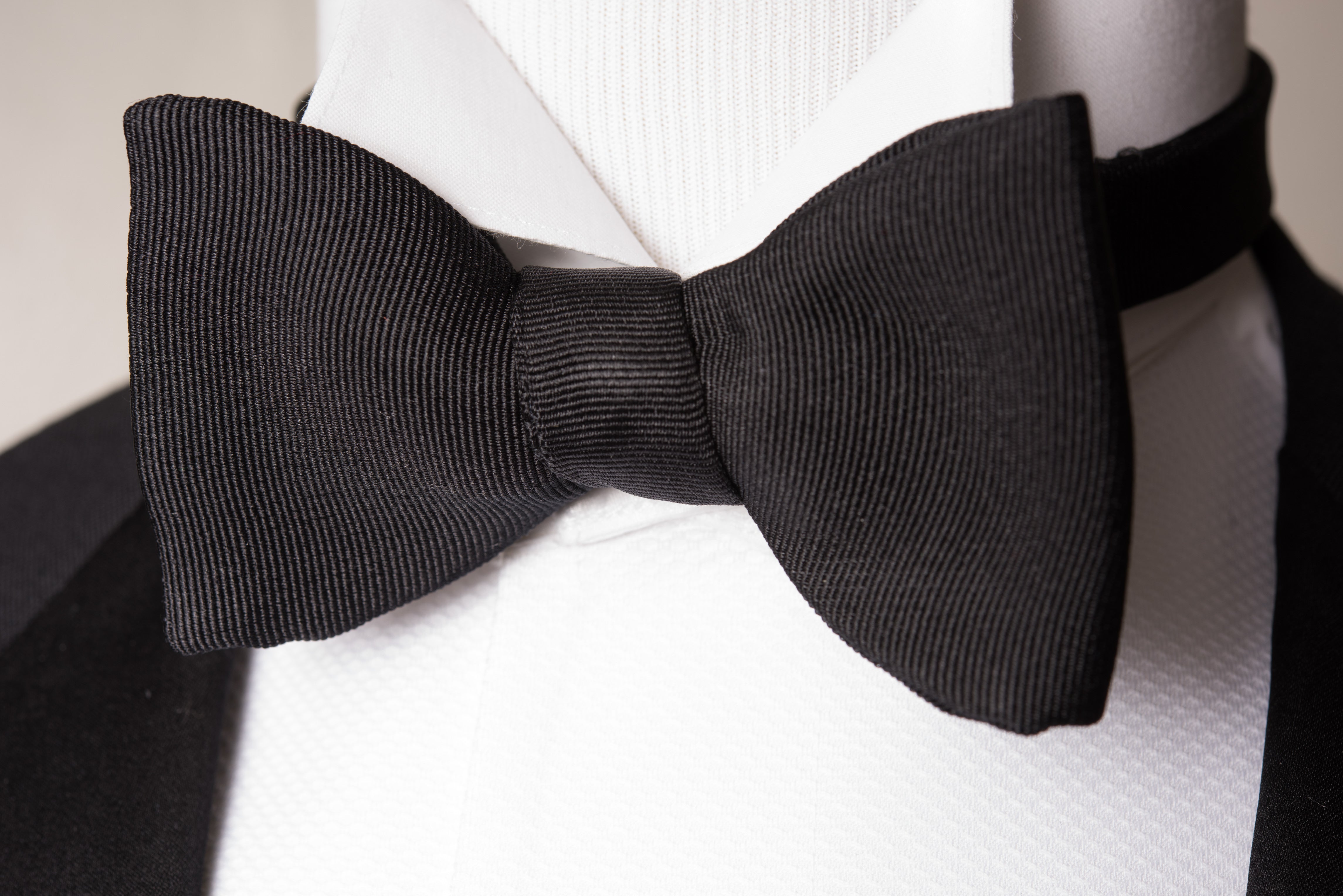 Single End Bow Tie in Black Silk Faille Grosgrain - Fort Belvedere ...