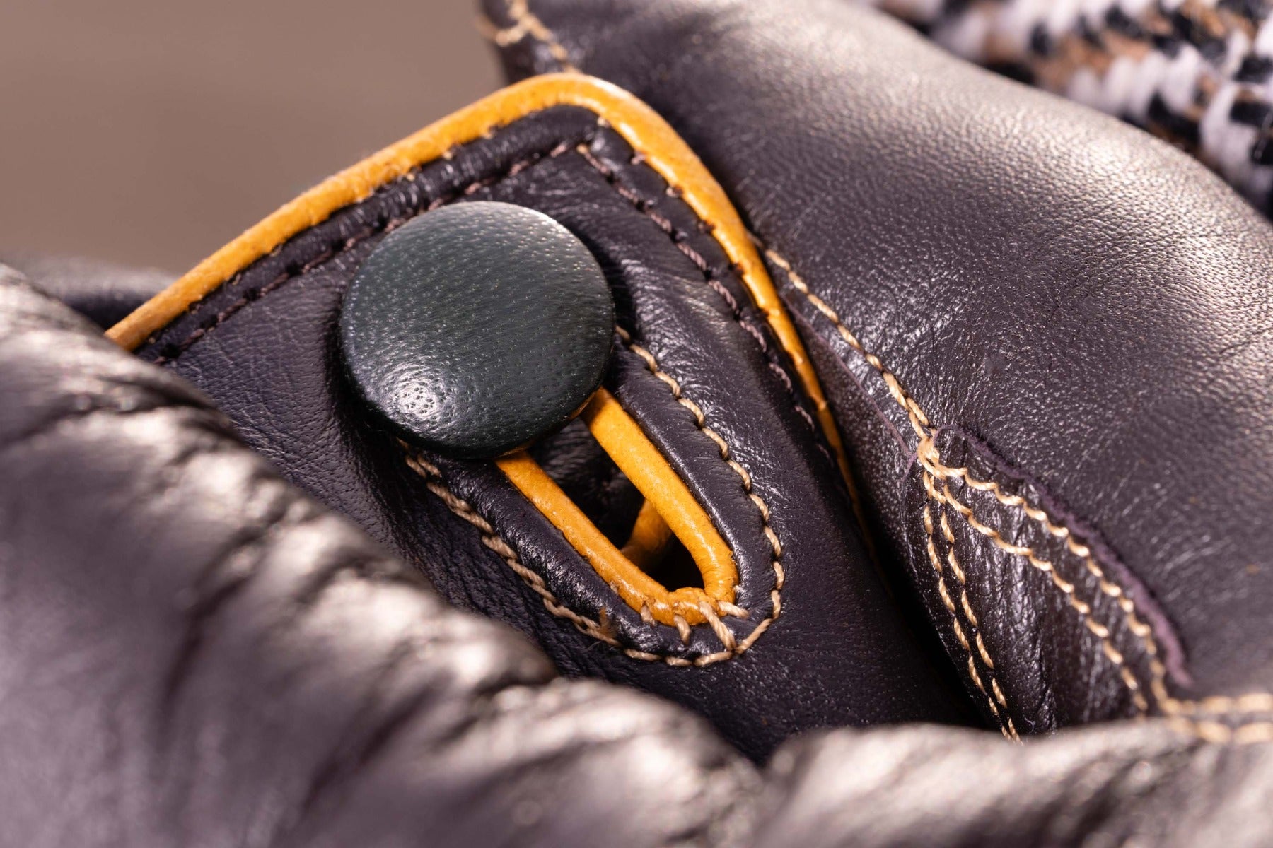 Dark Brown Touchscreen Lamb Nappa Gloves – Gentleman's Gazette