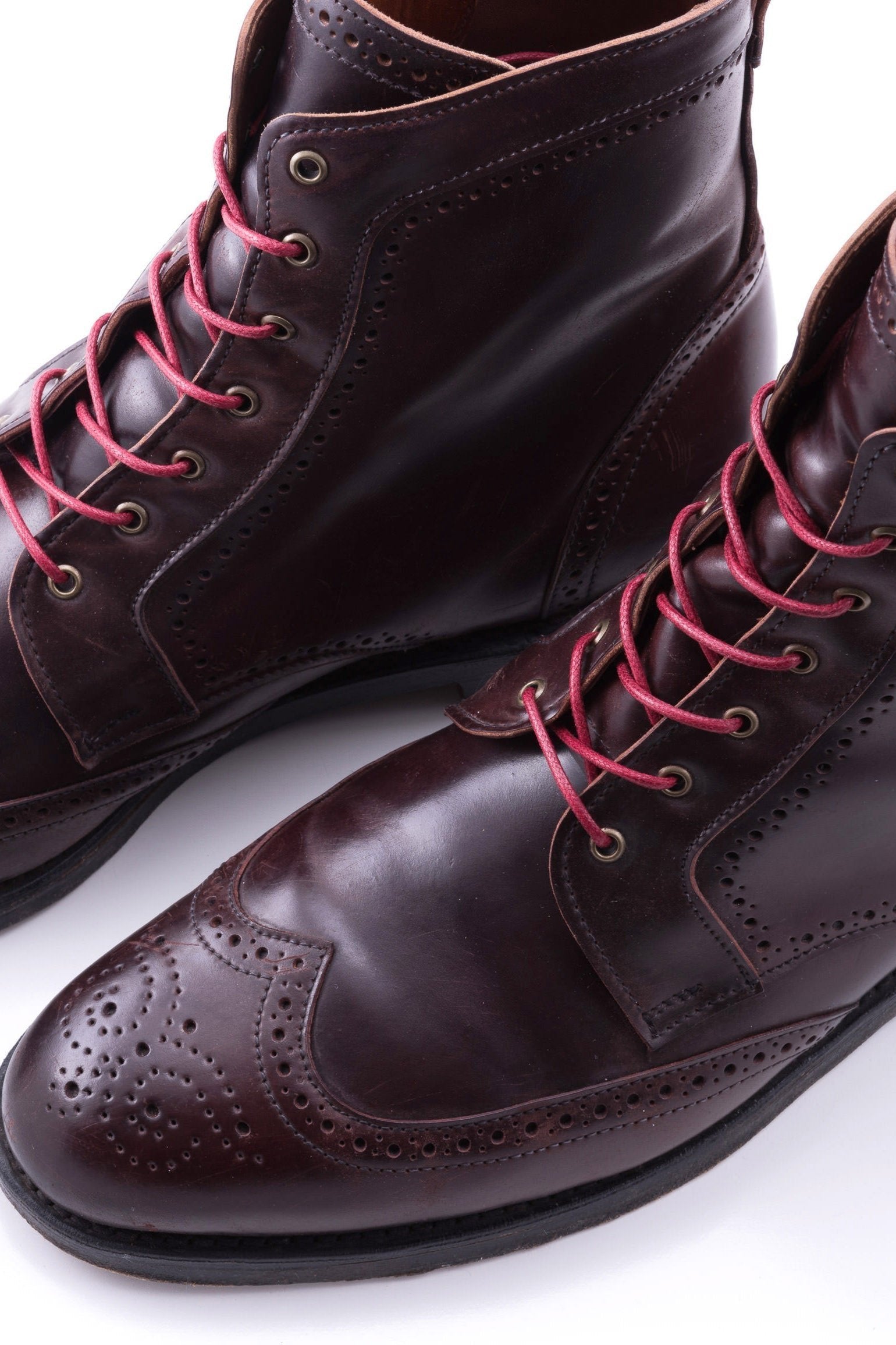 Red Boot Laces Round Waxed Cotton - by Fort Belvedere – Gentleman's Gazette