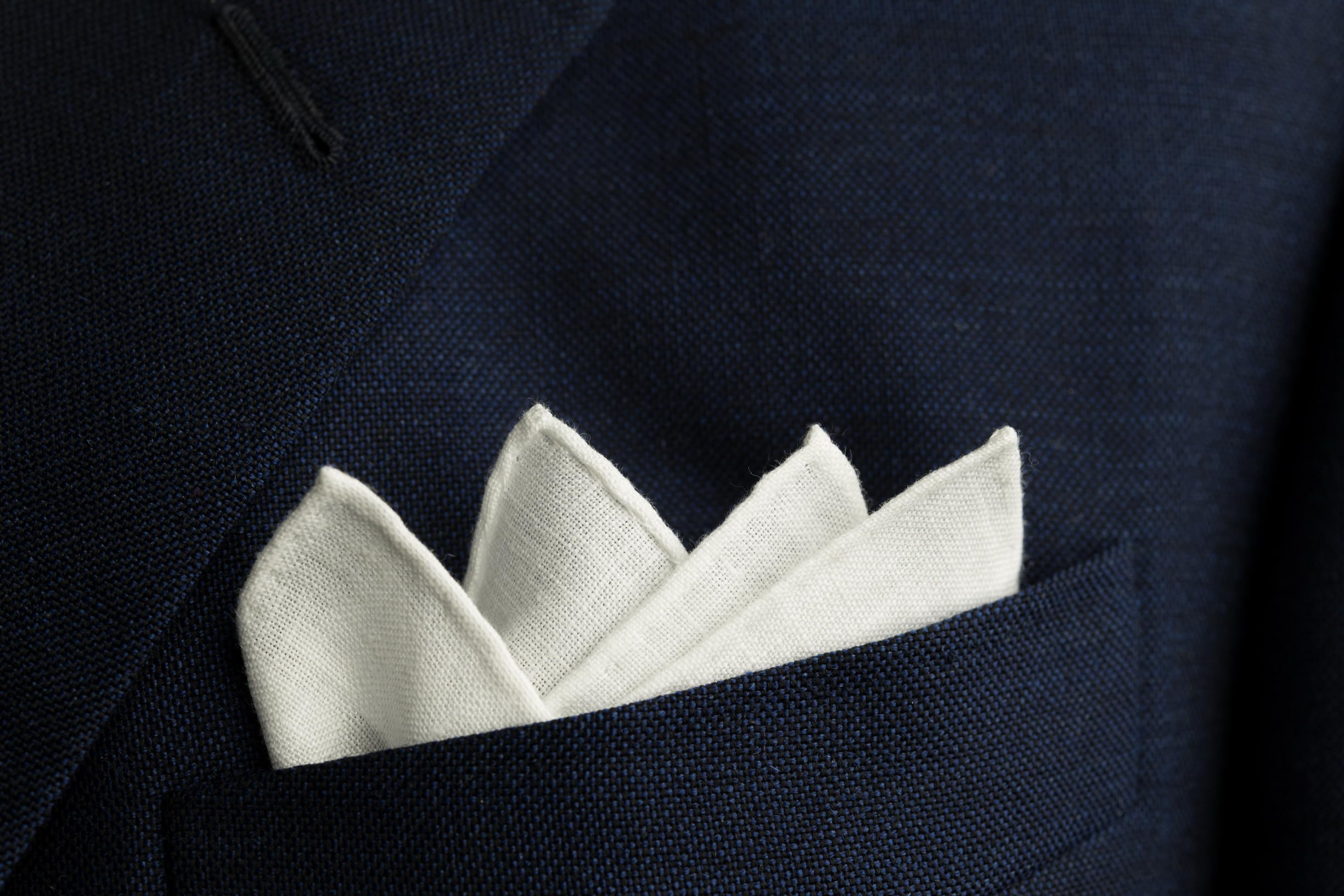 White Italian Linen Pocket Square – Gentleman's Gazette